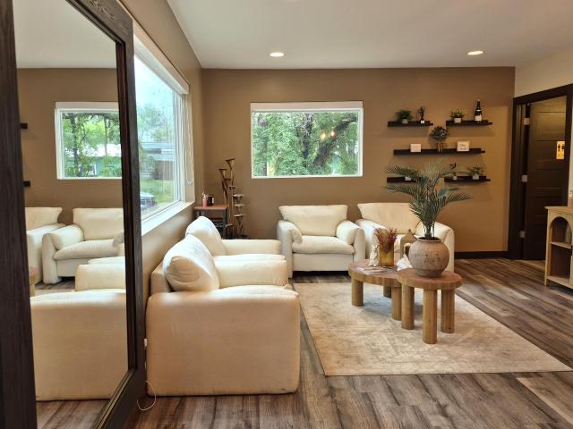 823 N Benton Drive