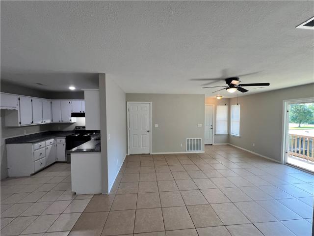 823 N Lola Lane