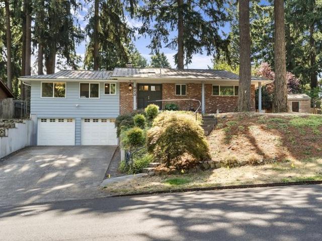 823 NW 60th St, Vancouver, WA 98663