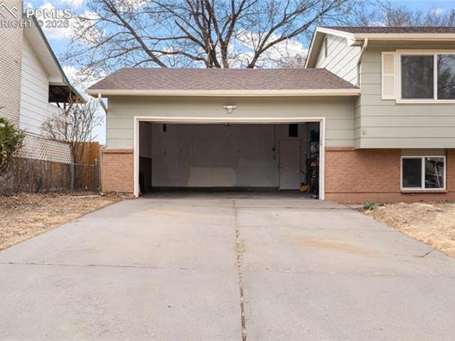 823 Squire Street