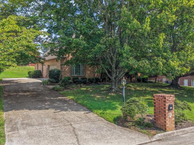 823 Royal View Drive