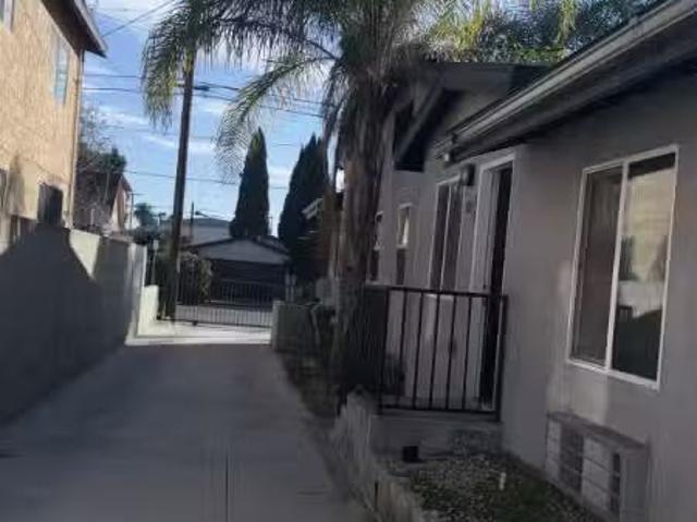 823 W 43rd Pl, Unit 821 Apartments in Los Angeles, CA