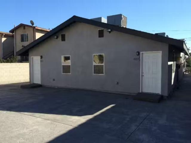 823 W 43rd Pl, Unit 823 Apartments in Los Angeles, CA