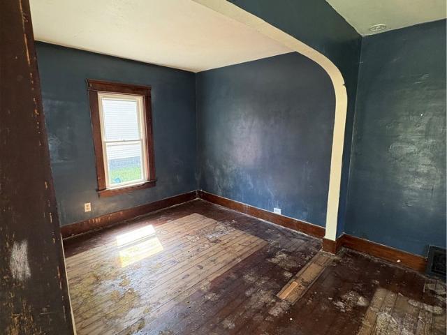 823 W 17th Street