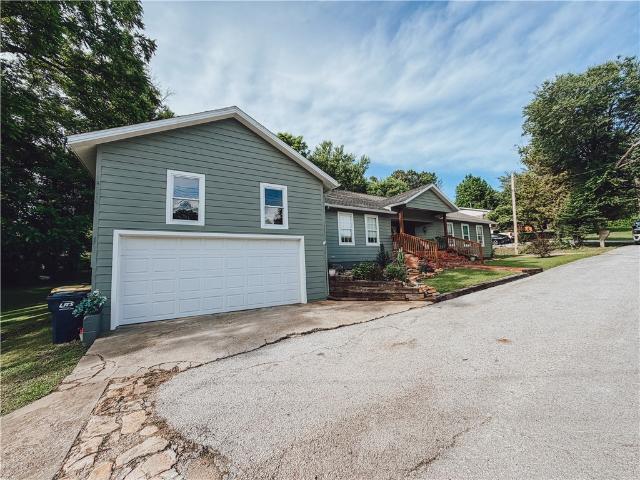 823 W Alma