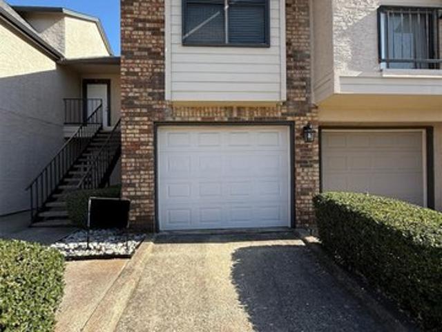 823 W Harwood Rd E Apt E, Hurst, TX 76054