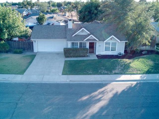 823 Tony Dr, Hanford, CA 93230