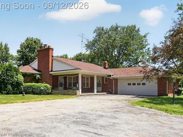8245 Fenton Rd, Grand Blanc, MI 48439