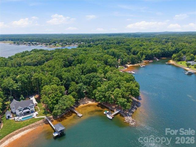 8247 Luckey Point Rd, Denver, NC 28037