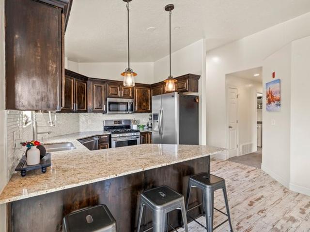 8248 S Resaca Dr Unit J10, Sandy, UT 84070