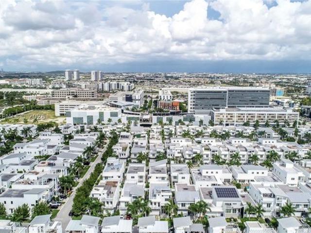 8249 NW 34th Dr, Doral, FL 33122