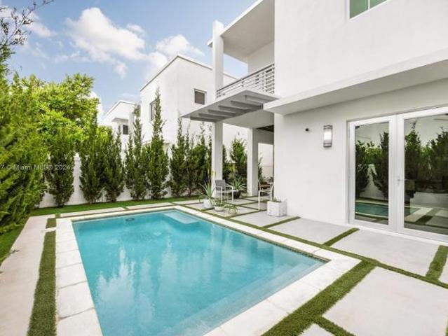 8249 NW 33rd Terrace, Doral, FL 33122