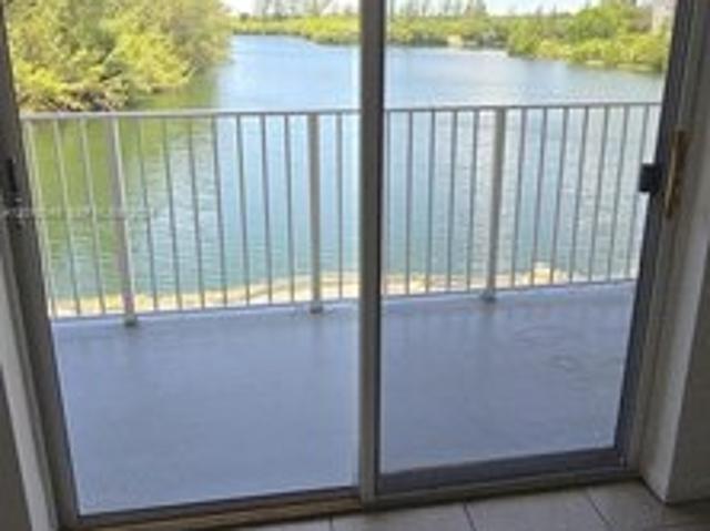 8240 SW 210th St Apt 214, Cutler Bay, FL 33189