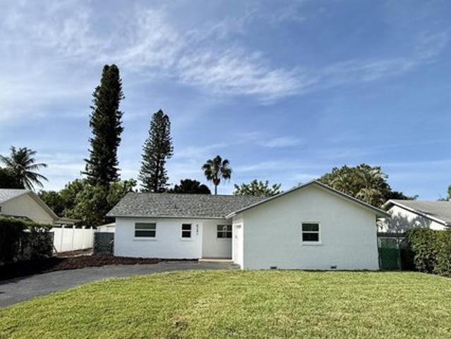 8241 NW 48th St, Lauderhill, FL 33351