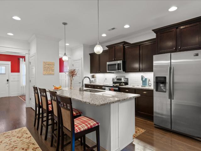8242 Roy Lane