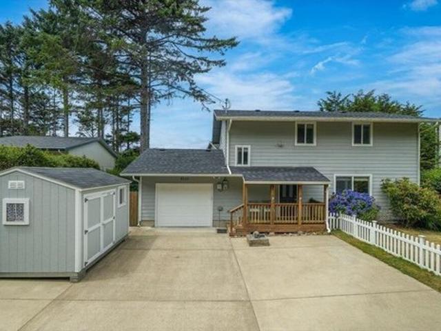 8242 SW Abalone St, Newport, OR 97366