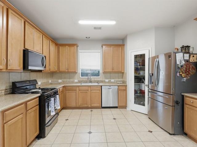 8243 Gran Villa Dr, Cypress, TX 77433