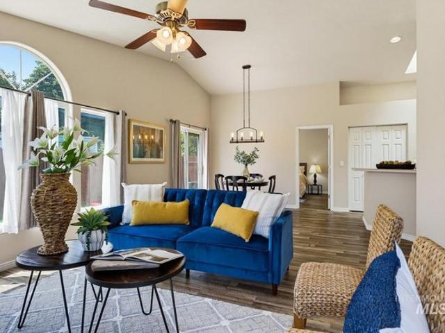 8243 W Pamela St, Garden City, ID 83714