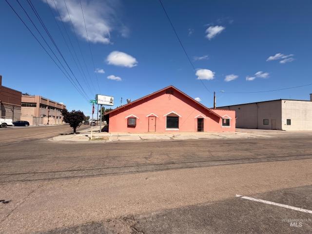 824 1st St South