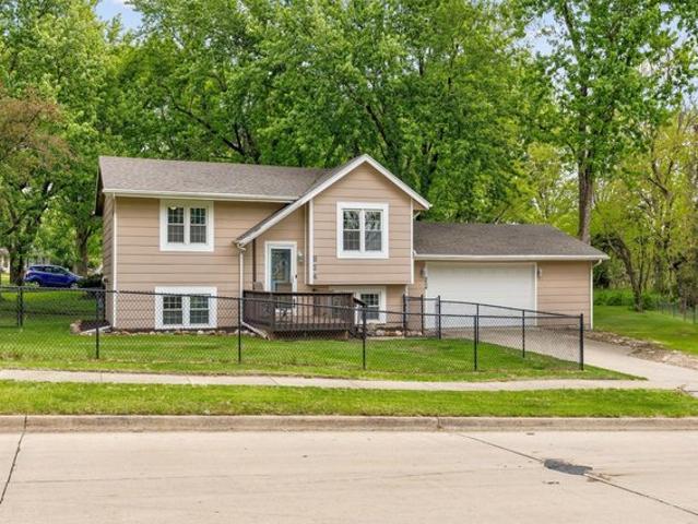 824 Casady Dr, Norwalk, IA 50211