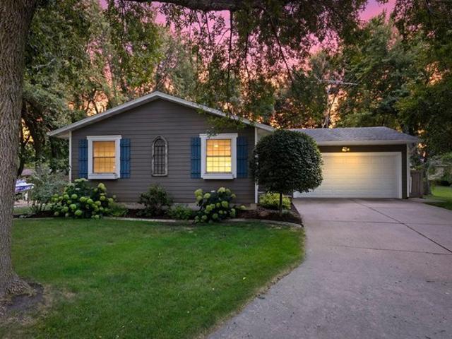 824 Craig Ave SW, Hutchinson, MN 55350