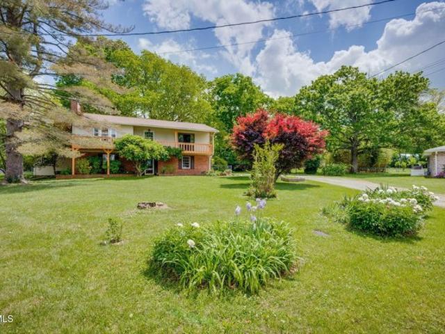 824 Balsam Cir, Erwin, TN 37650
