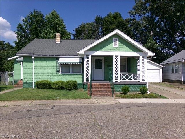 824 Grandview Ave, Coshocton, OH 43812