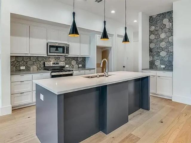 824 Eaglescliffe Landing