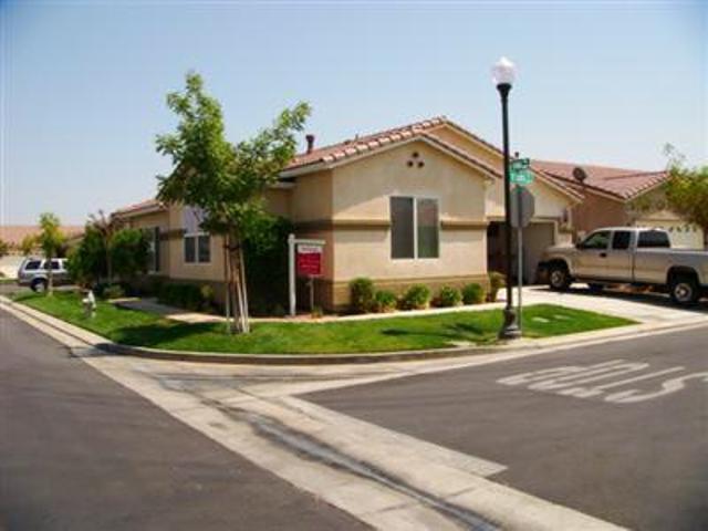 824 El Tesoro Ln, Los Banos, CA 93635