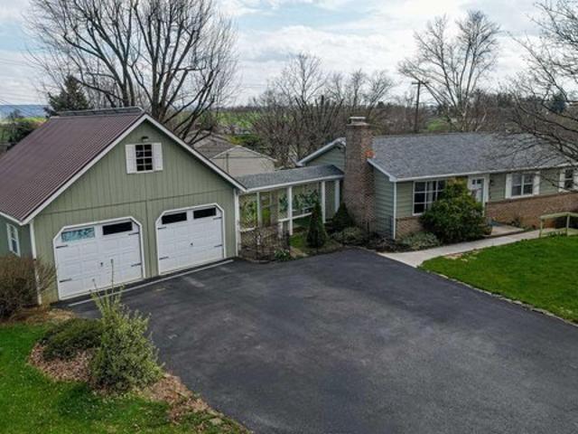 824 Fox Meadow Rd, Chambersburg, PA 17202
