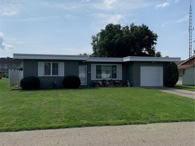 824 Hardesty Ave NW, New Philadelphia, OH 44663