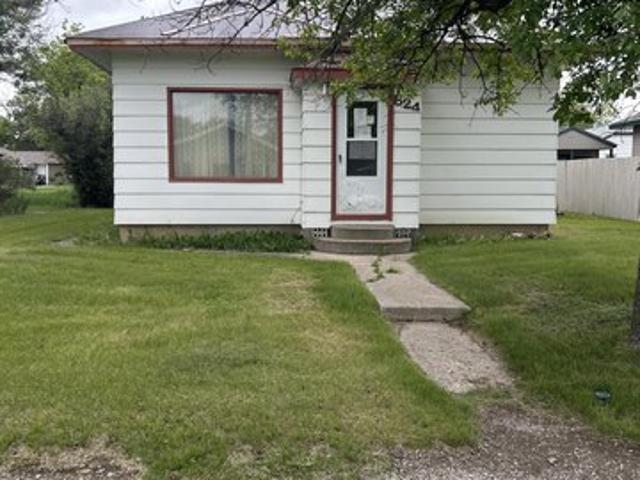 824 Indiana St, Chinook, MT 59523