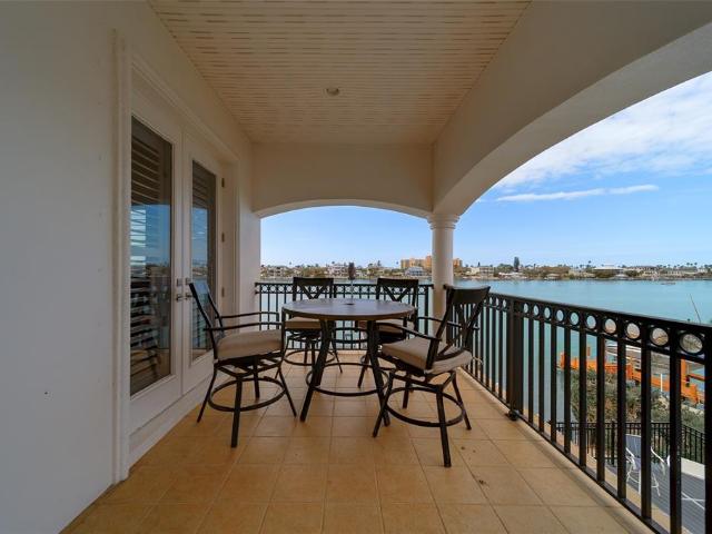 824 Island Way, Clearwater Beach, FL 33767 | MLS #TB8481