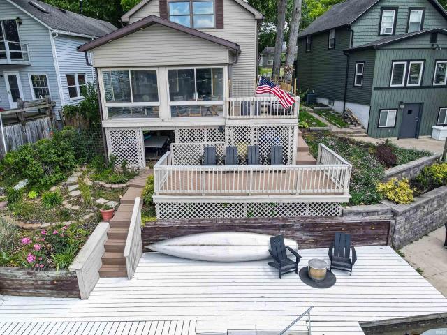 824 Lakeside Circle