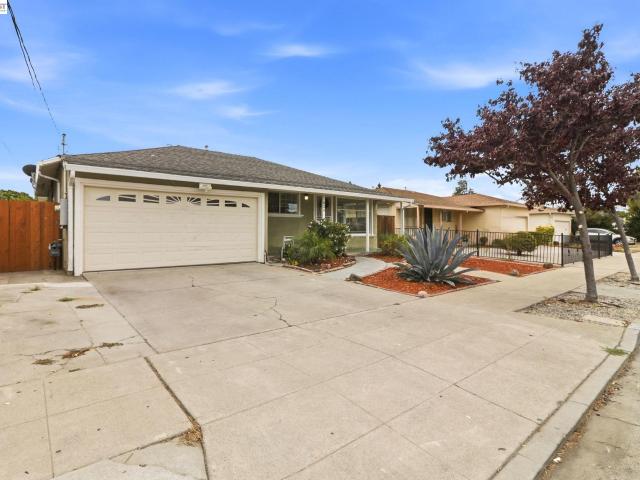 824 Moraga Dr