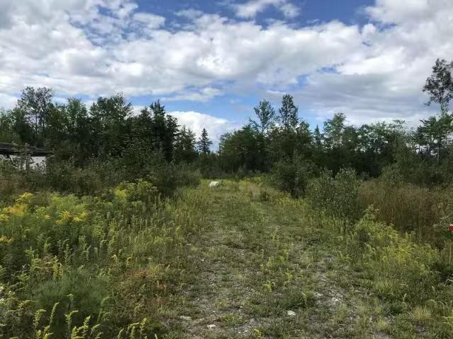 824 north Road, Medford, ME 04463 647790071