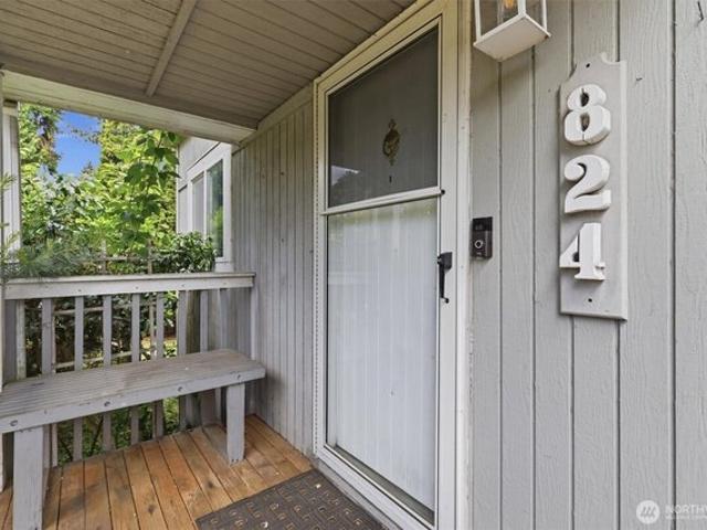 824 S 146th St, Burien, WA 98168