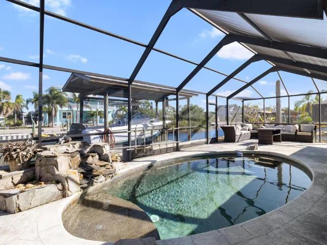 824 Seabreeze Dr, Ruskin, FL 33570 | MLS #TB8477