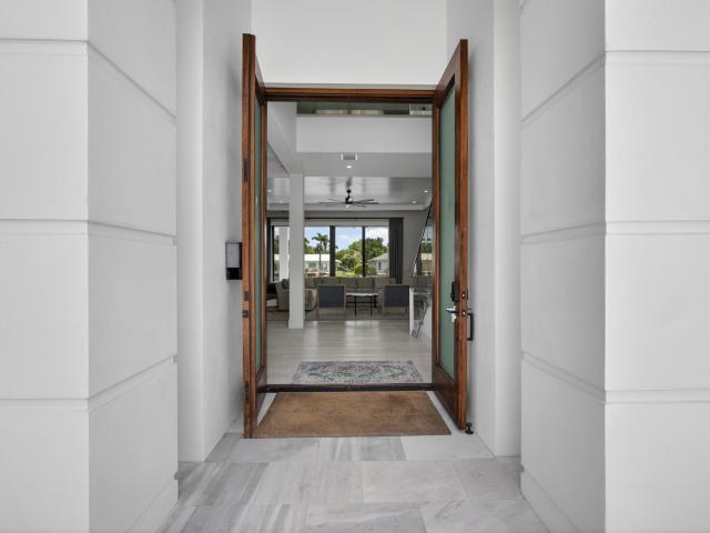 824 Shore Dr, North Palm Beach, FL 33408 | MLS #B26046