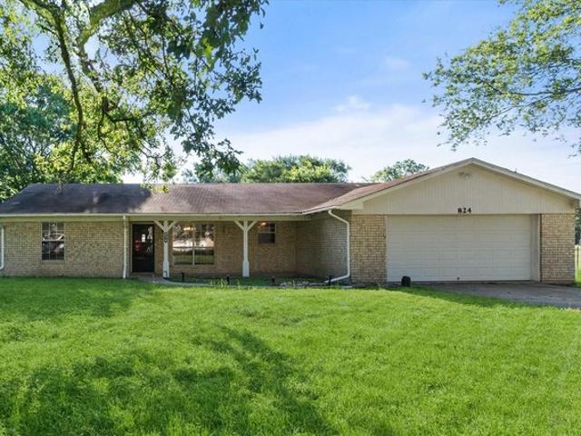 824 Stardust Ln, Fairfield, TX 75840
