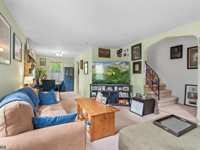 824 Pompton Ave