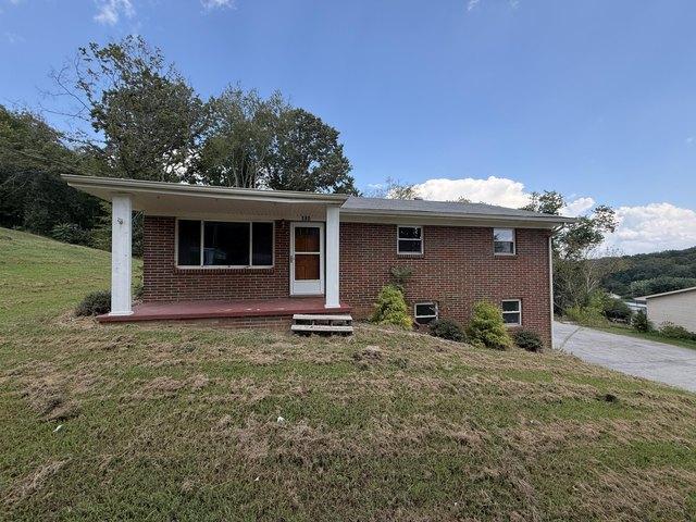 824 Pleasant View Dr, Dandridge, TN 37725