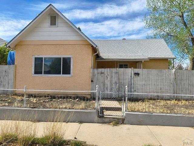 824 W 7th St, Walsenburg, CO 81089