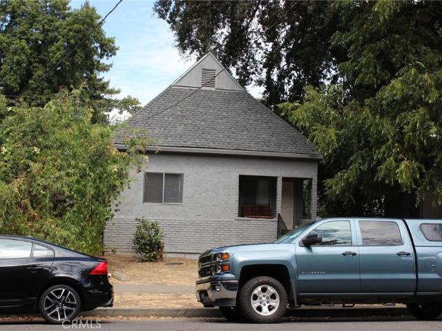 824 W 1st Street