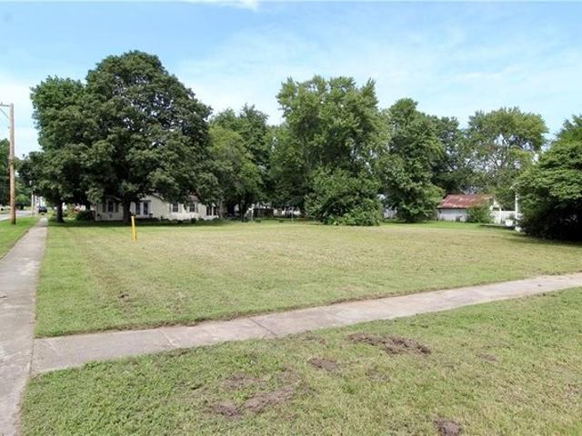824 W Blackwood St, Sullivan, IL 61951