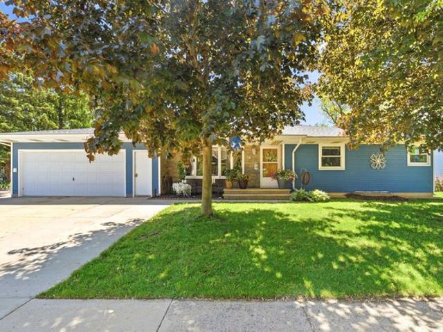 824 W Cecil St, Neenah, WI 54956
