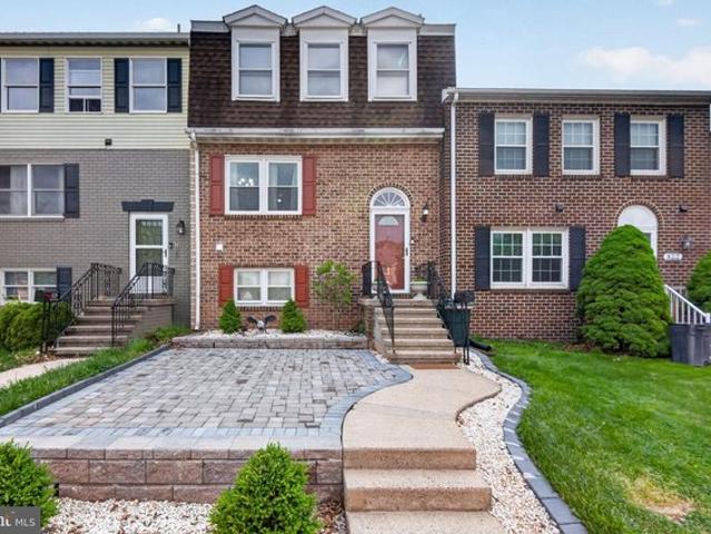824 Woodlawn Dr, Chambersburg, PA 17201
