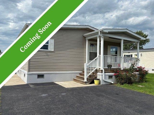 824 Willowbrook Dr Unit 824, Lockport, NY 14094