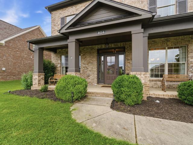 824 Topaz Dr