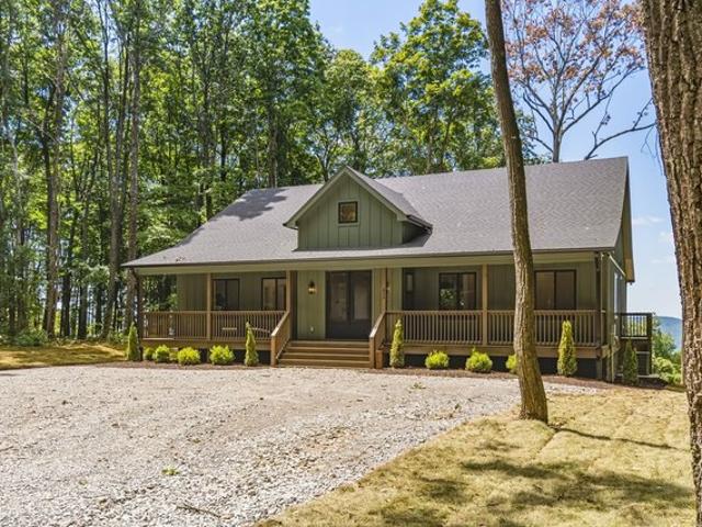 824 Valley View Dr, Altamont, TN 37301